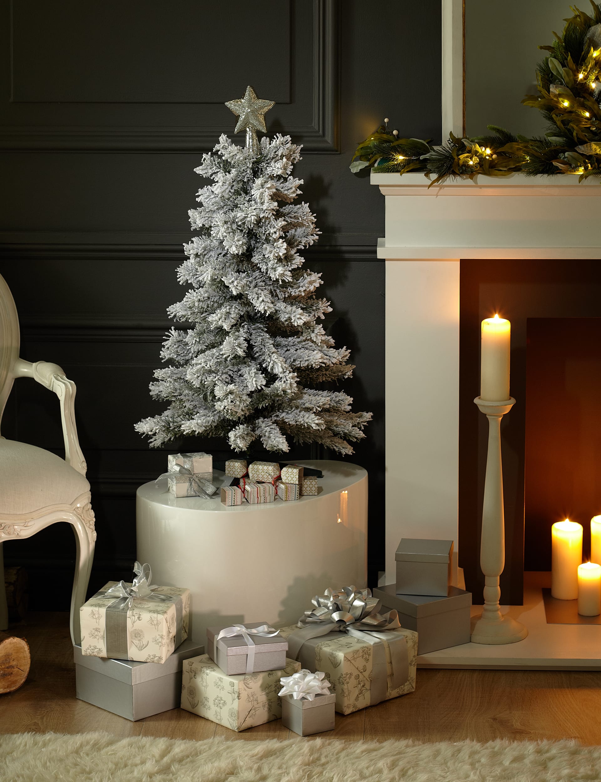 Snow effect christmas tree store