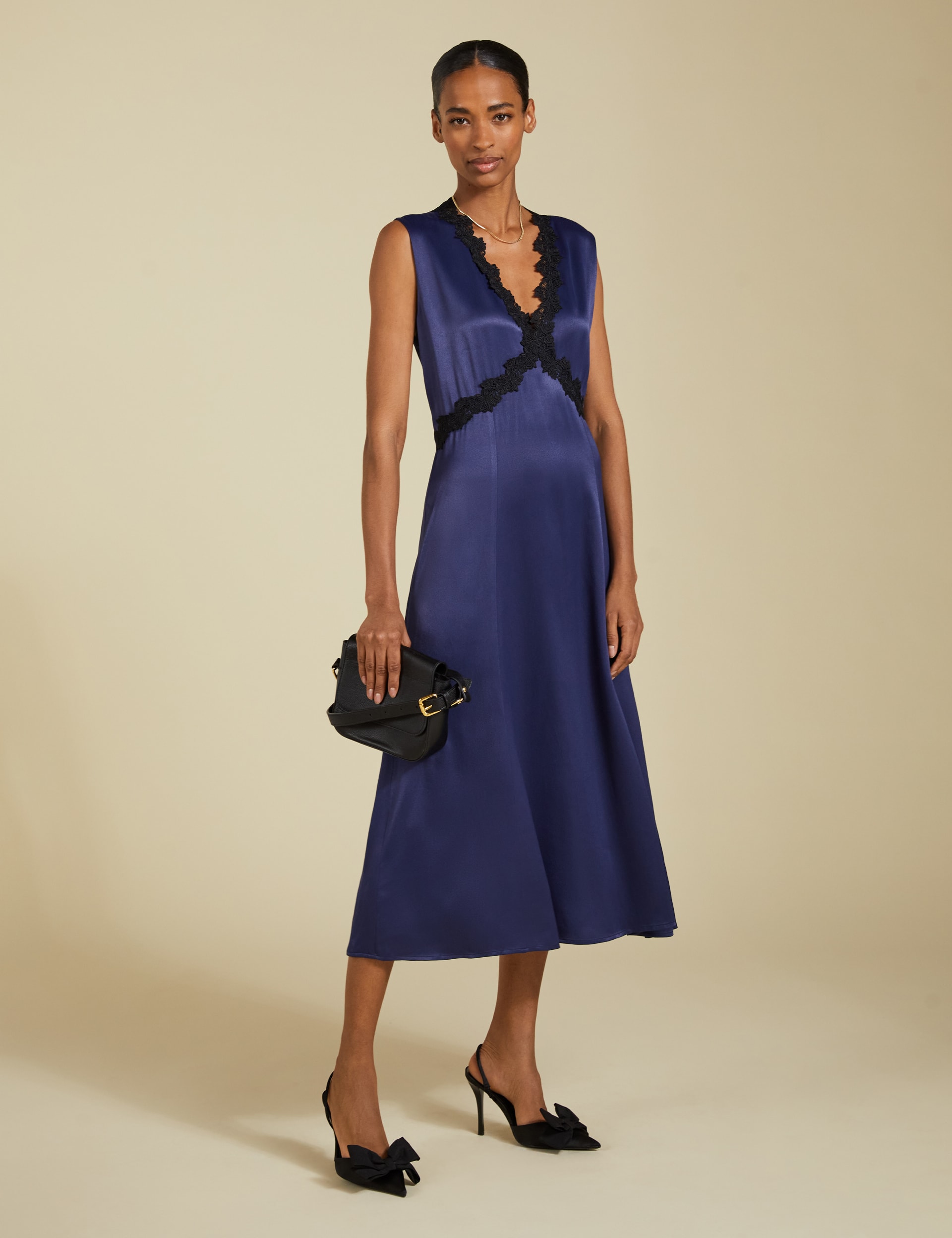 Satin V Neck Midi Skater Dress Baukjen Mands