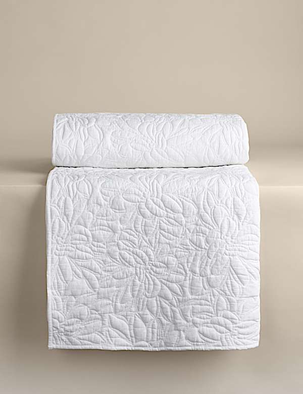 Colcha 100 % algodón con estampado floral | WHITE | Colchas | M&S ES