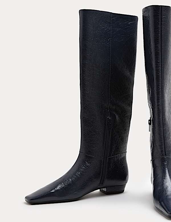 Bottes en cuir hauteur genou à talons carrés et bout fuselé | NAVY ...