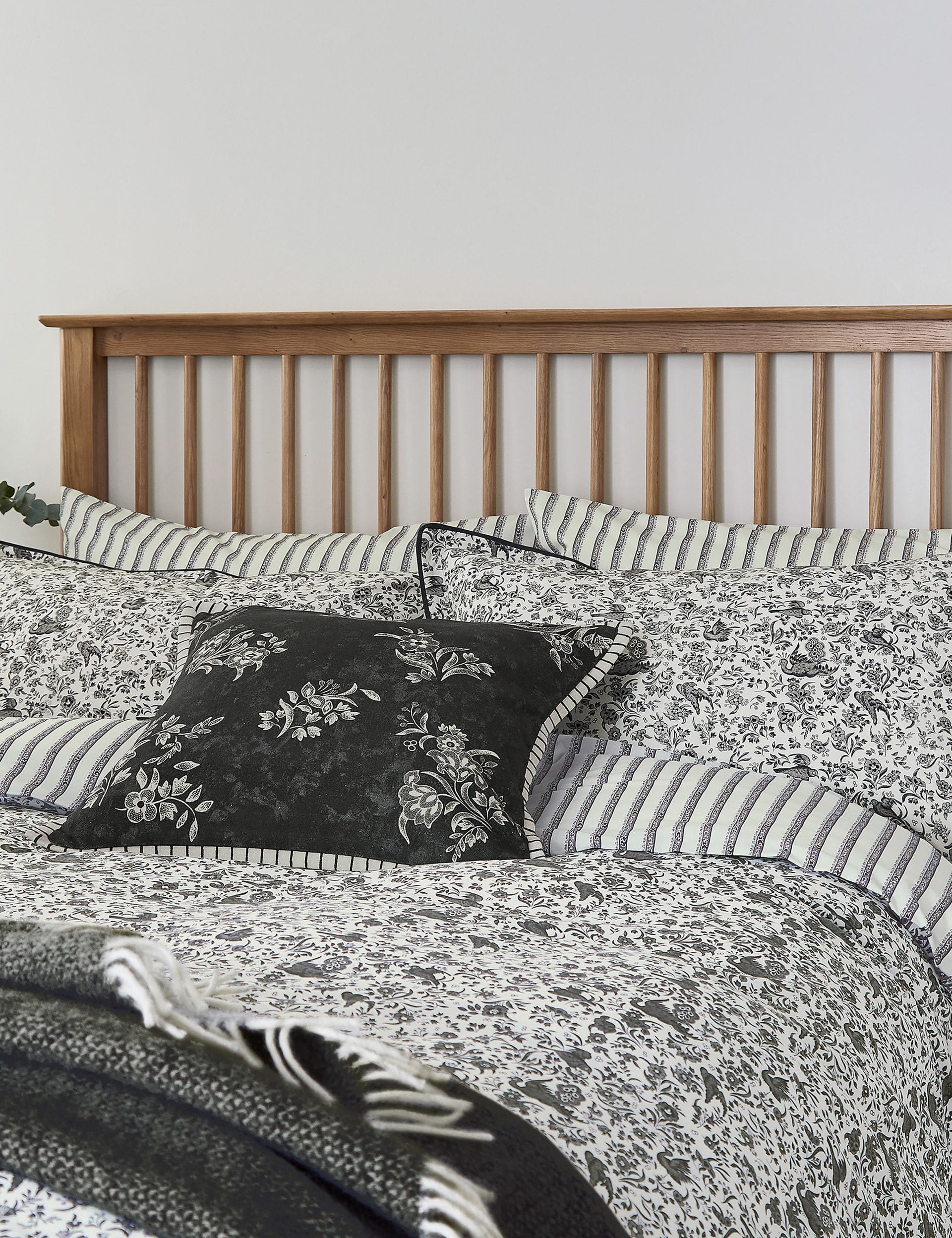 Pure Cotton Regal Peacock Bedding Set | Burleigh X Bedeck Of Belfast | M&S