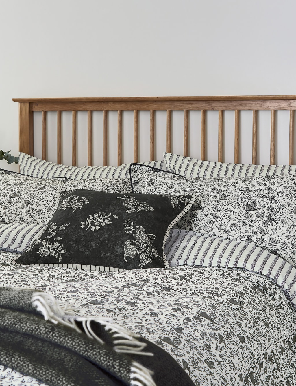 Pure Cotton Regal Peacock Bedding Set | Burleigh X Bedeck Of Belfast | M&S