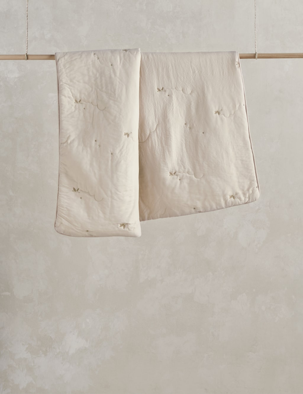 Duckling 4.0 Tog Cotbed Quilt | Mamas & Papas | M&S