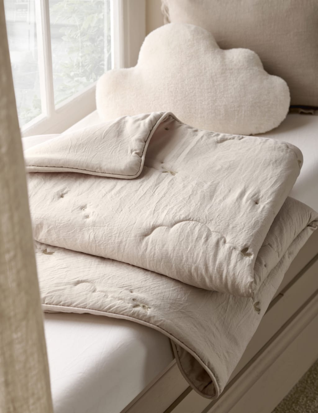 Duckling 4.0 Tog Cotbed Quilt | Mamas & Papas | M&S